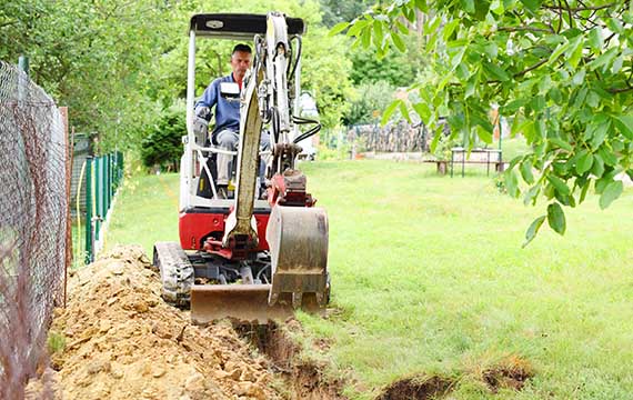 Virginia SCC - SCC Extends 811 Reminder C A R E